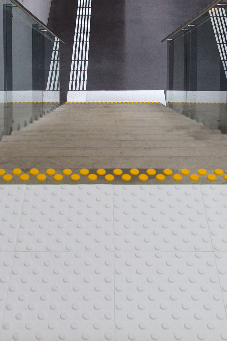 Taktile Treppenmarkierung – Signways – Leit- und Orientierungssytseme ...